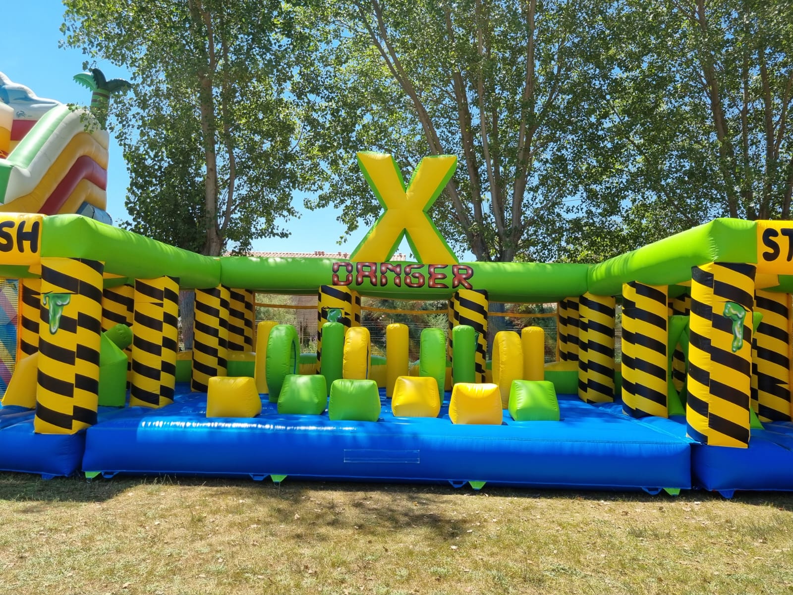 Parcours d'obstacles et aire Gonflable Extrem Zone MAX neuf